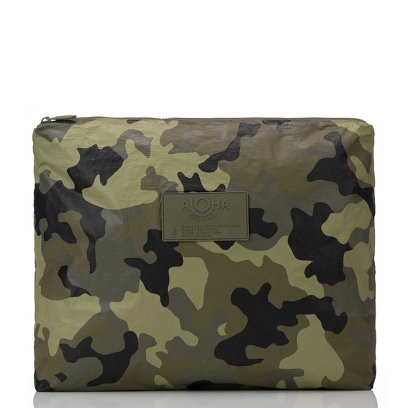 ALOHA Collection | Bags | New Aloha Collection Camo Max Pouch In Hunter ...